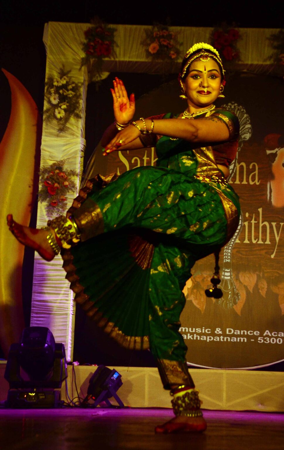 A Pioneering Dance Catalyst Across Borders: Roopa Kiran – THE DANCE INDIA